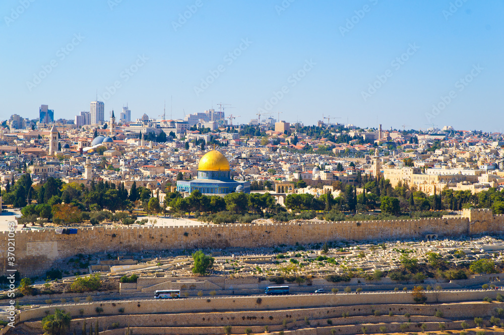 Dome of the Rock, view to Jerusalem from Mount of Olives Stock Photo ...