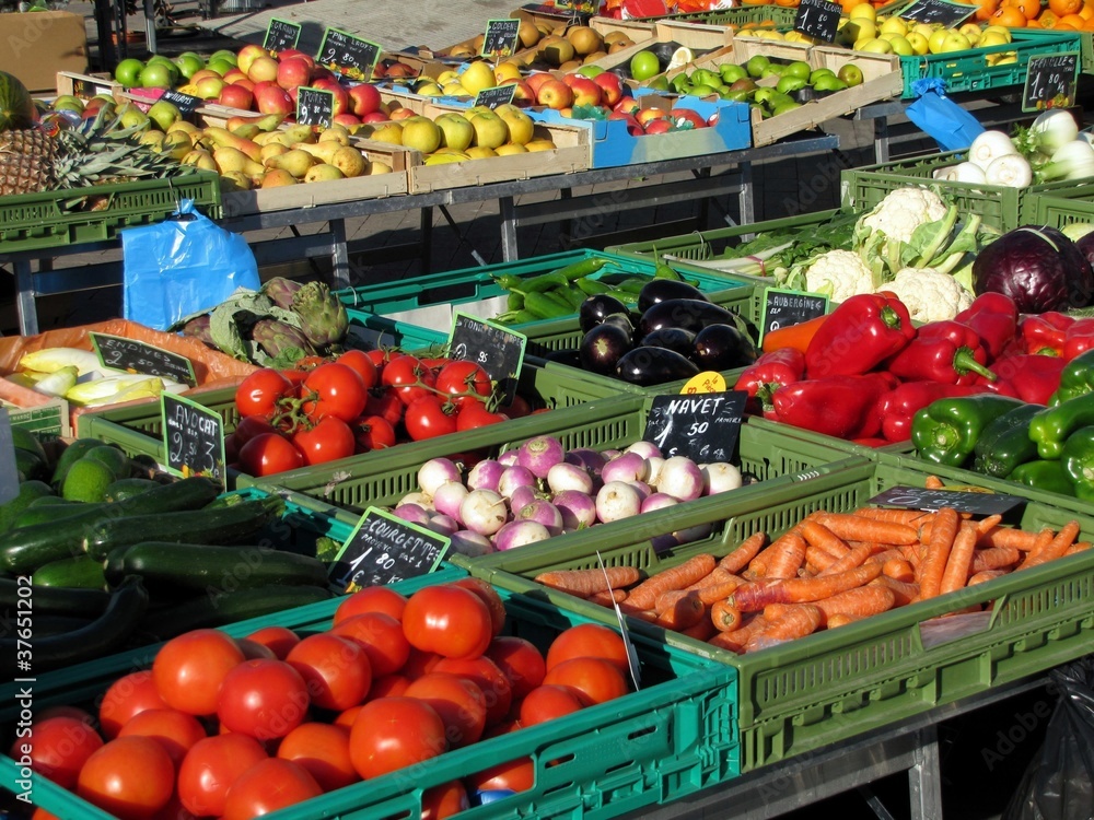 Fruits et légumes au marché Stock Photo | Adobe Stock