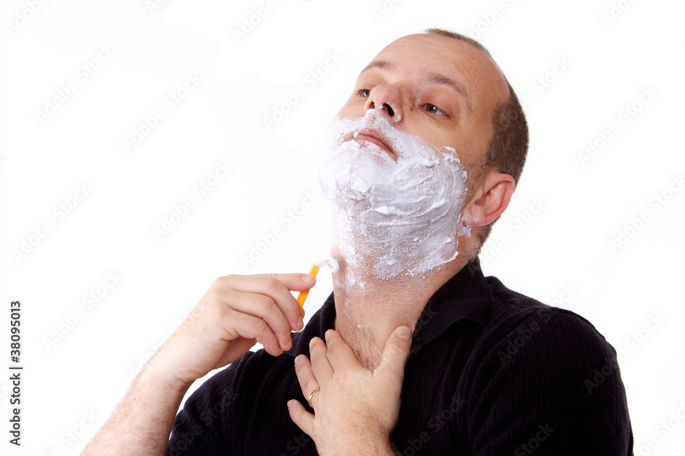 homme qui se rase avec rasoir manuel et mousse Stock Photo | Adobe Stock
