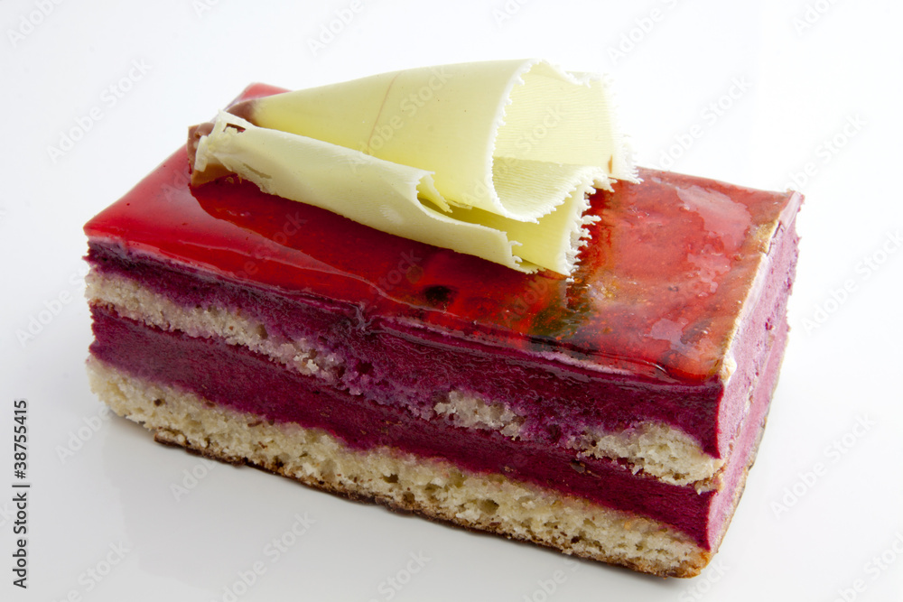 Gateau au fruits rouges Stock Photo | Adobe Stock