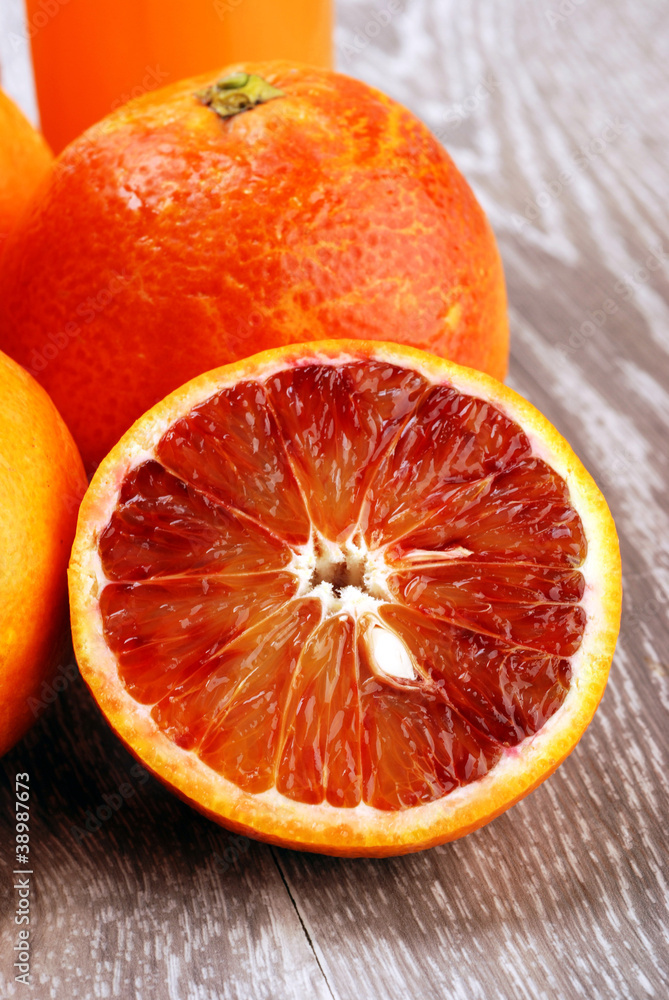 Foto Stock MEZZO ARANCIO SANGUINELLO | Adobe Stock