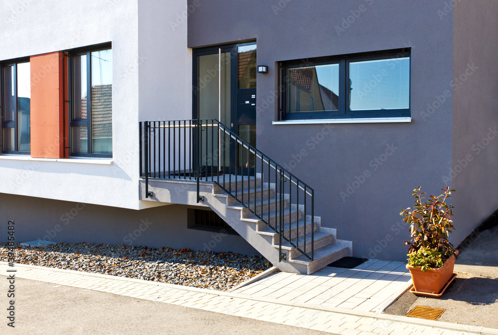 Moderner Hauseingang Stock-Foto | Adobe Stock