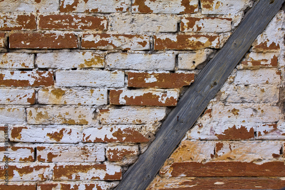 Alte Ziegelsteinmauer mit Balken aus Holz Stock Photo | Adobe Stock