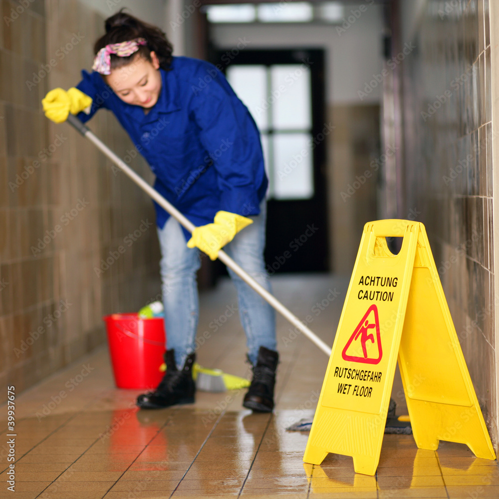 Boden wischen Stock-Foto | Adobe Stock