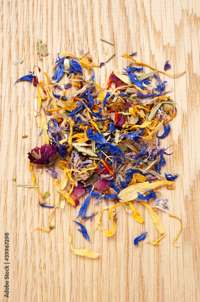 getrocknete essbare Blütenmischung Stock-Foto | Adobe Stock