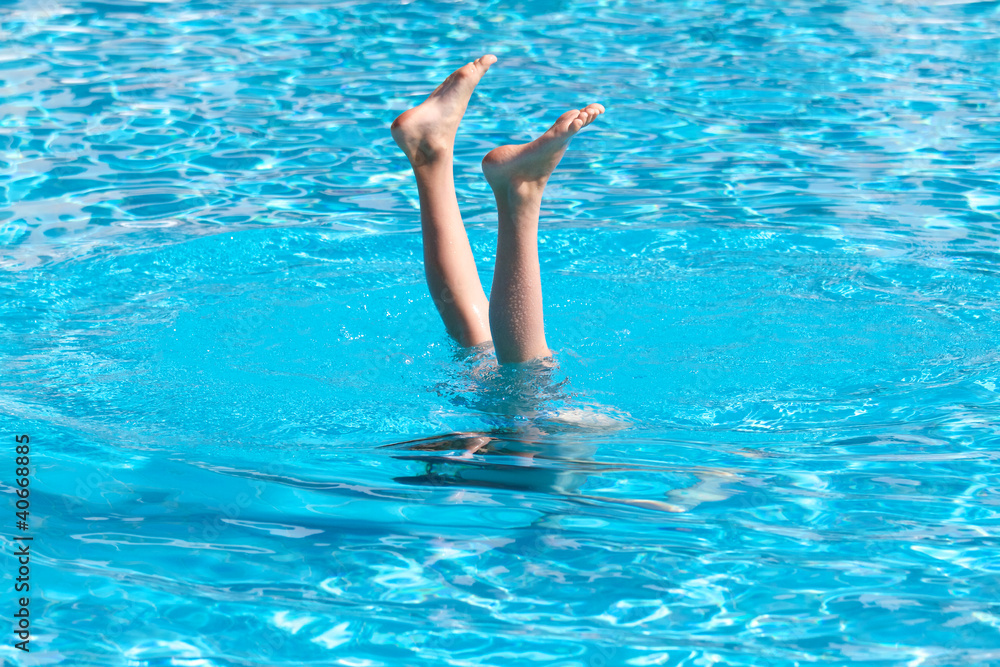 Handstand im Pool Stock Photo | Adobe Stock