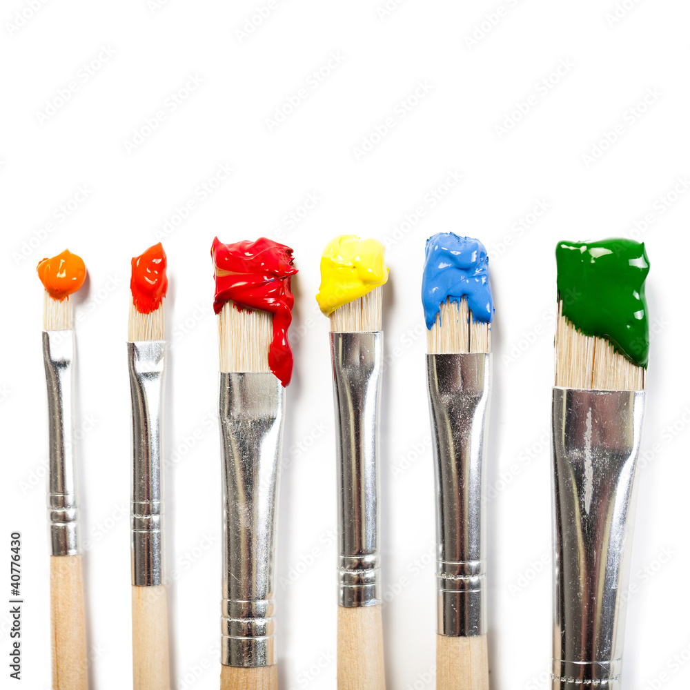 6 farbige Pinsel Stock-Foto | Adobe Stock