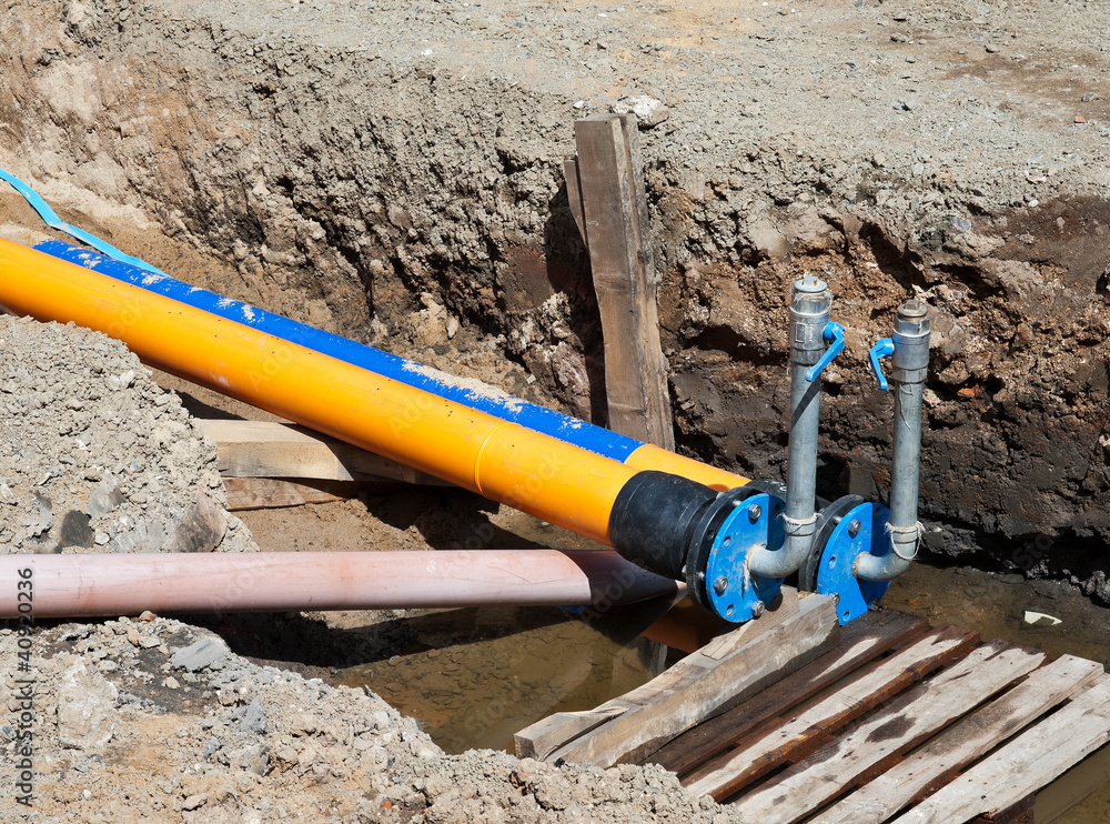 Arbeiten an der Gasleitung - Absperrventil Stock-Foto | Adobe Stock