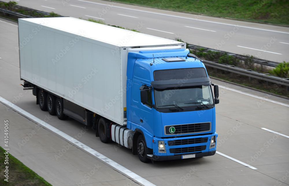 lkw auf der autobahn Stock-Foto | Adobe Stock