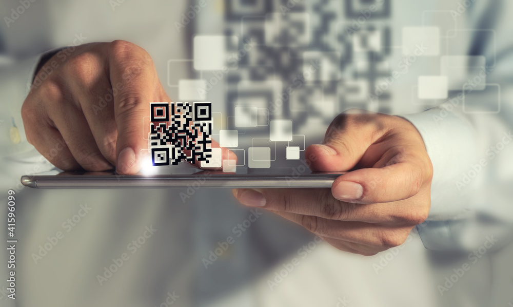 Foto de tablet computer Qr code scan do Stock | Adobe Stock