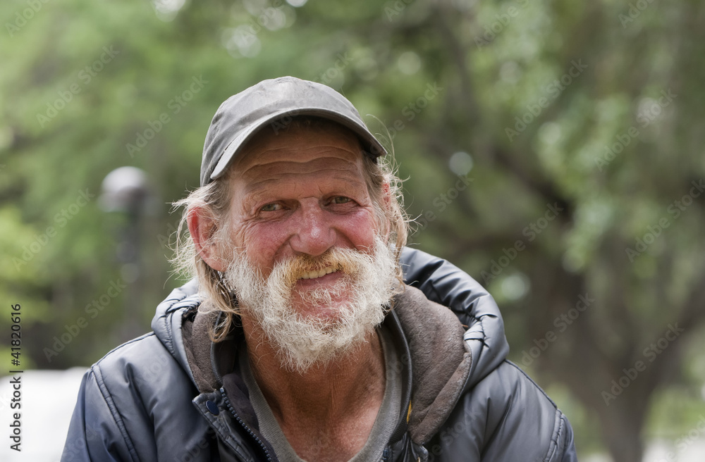Happy Homeless Man foto de Stock | Adobe Stock