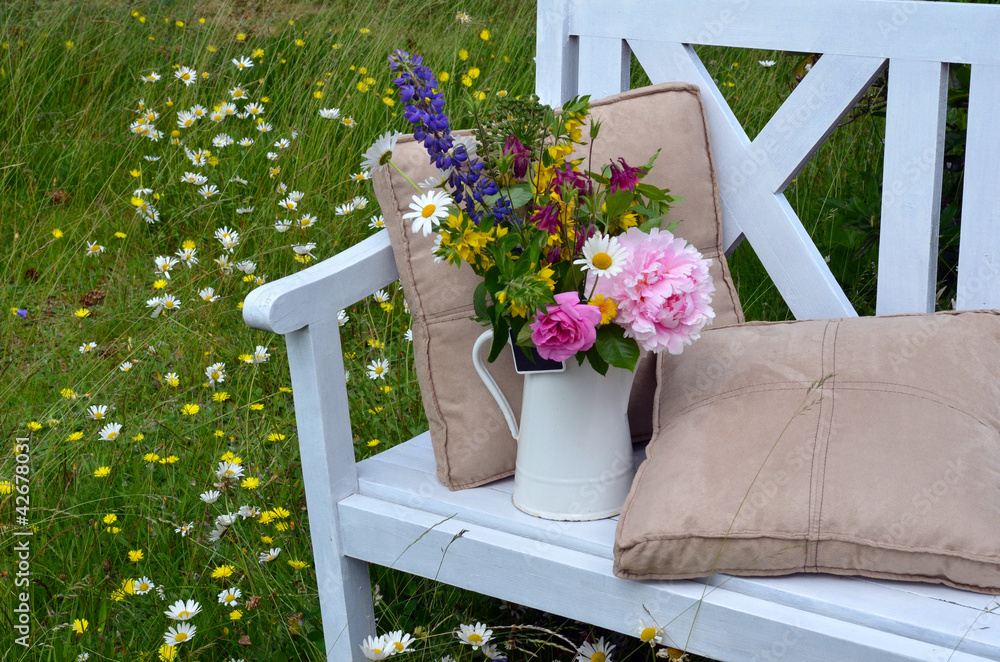 Garten Bank Blumen Wiese Stock-Foto | Adobe Stock