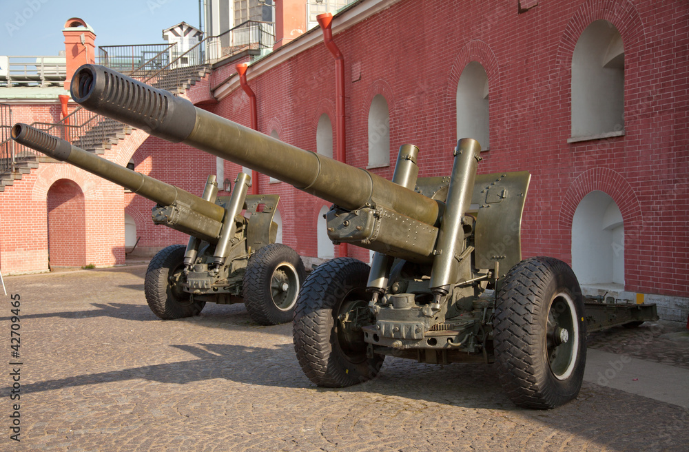 zwei russische Haubitze auf der Peter und Paul Festung Stock Photo ...