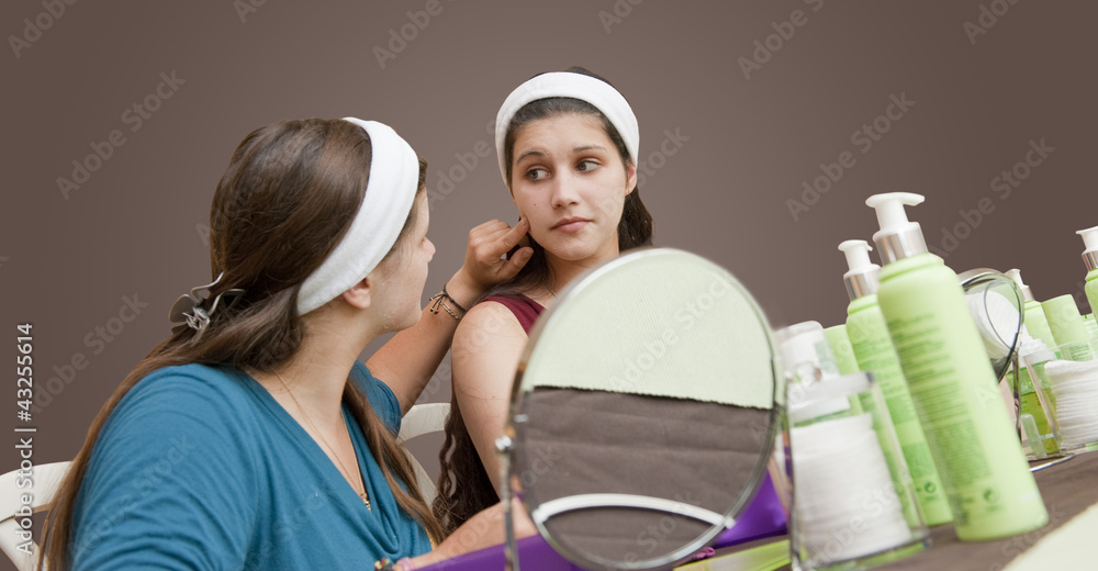 Prendre soin de sa peau Stock Photo | Adobe Stock