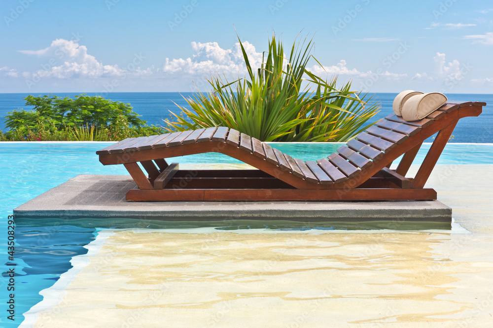 lit de piscine Stock Photo | Adobe Stock