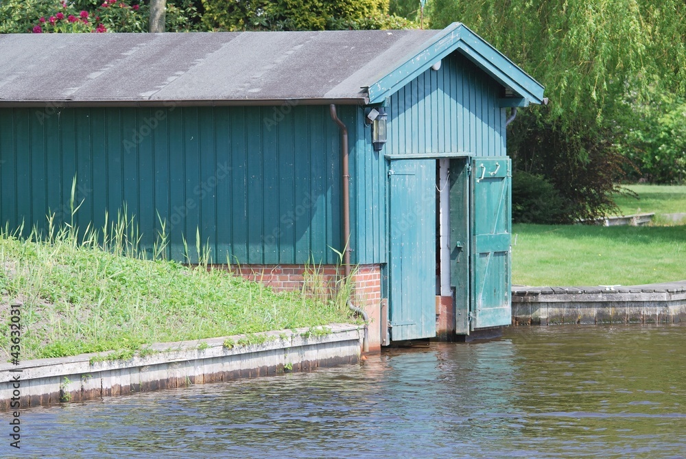 Bootshaus aus Holz Stock Photo | Adobe Stock