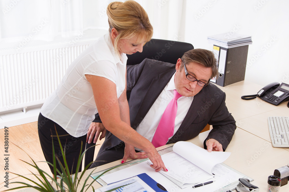 Besprechung beim Chef Stock-Foto | Adobe Stock