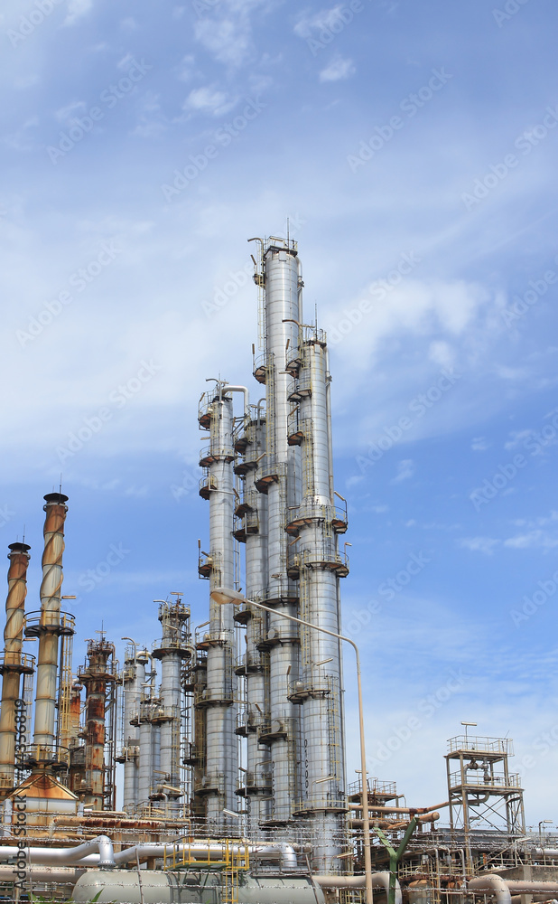 Oil and Gas Refinery Plant with distillation column and tank Stock ...