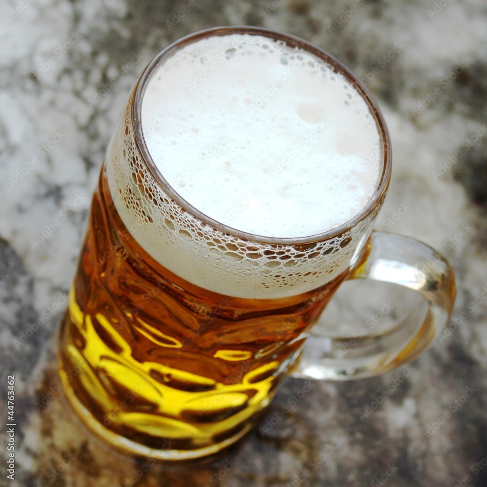ein Liter Bier Stock-Foto | Adobe Stock