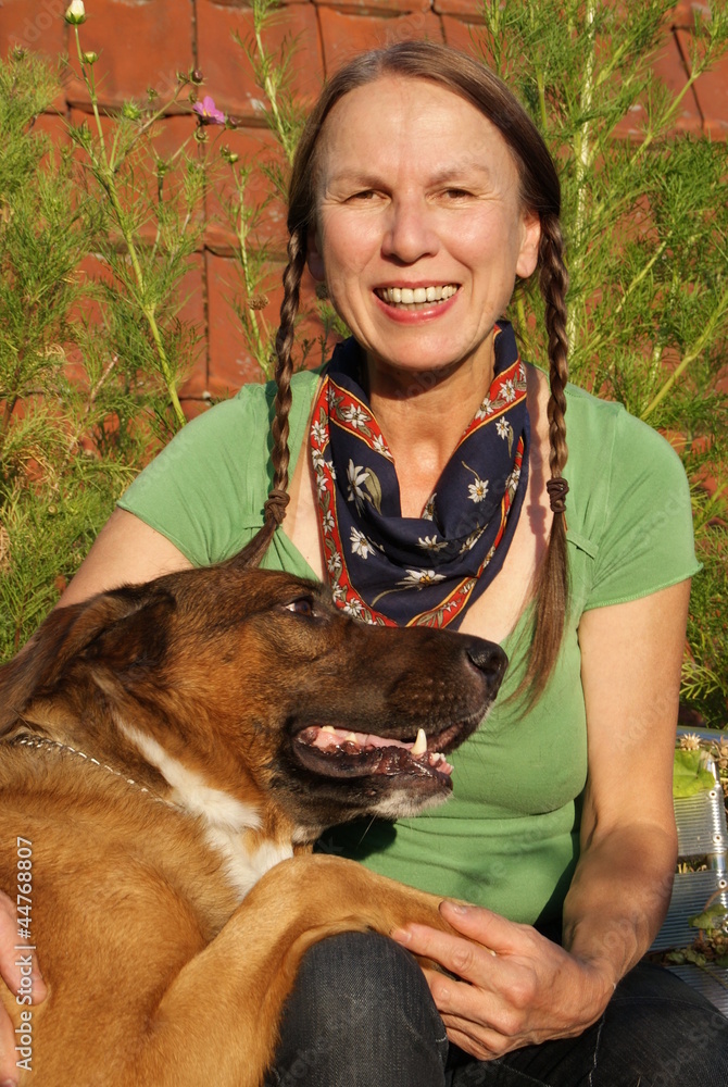 Frau mit Hund, Dackel, Schäferhund, Tier, Mensch Stock Photo | Adobe Stock