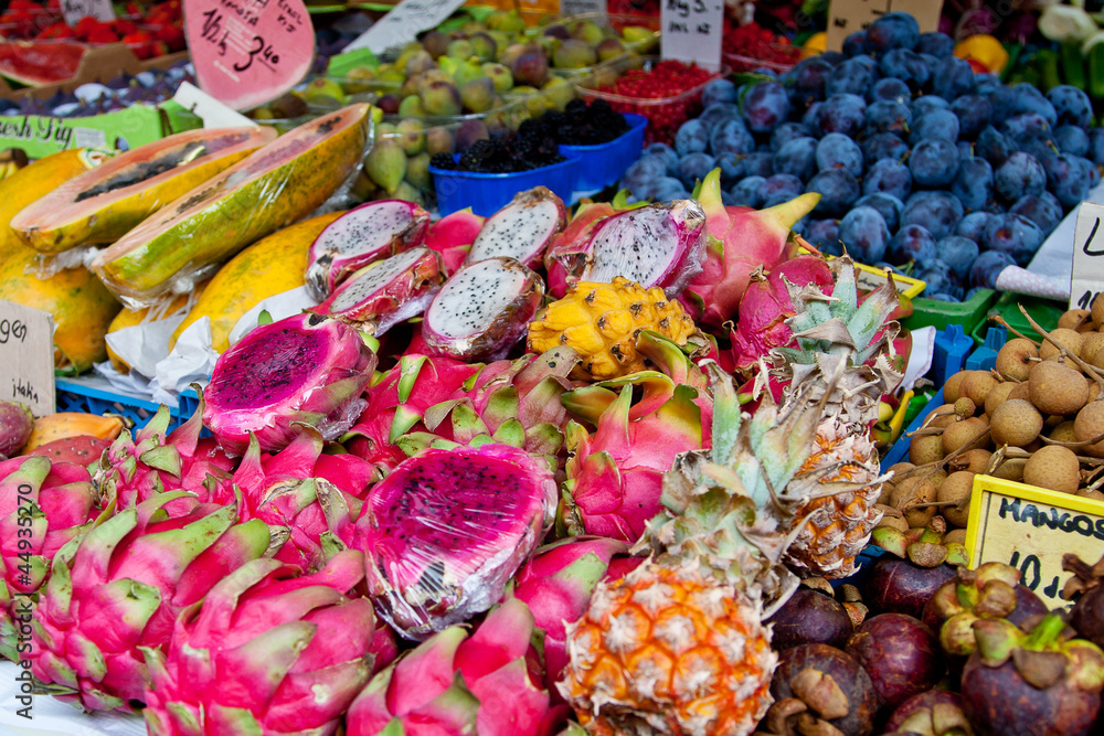 Exotisches Obst und Gemüse Stock-Foto | Adobe Stock