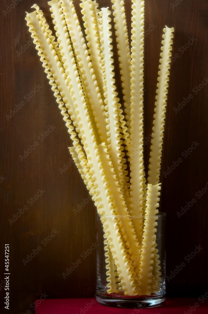 Foto Stock Pasta lunga italiana - artigianale | Adobe Stock