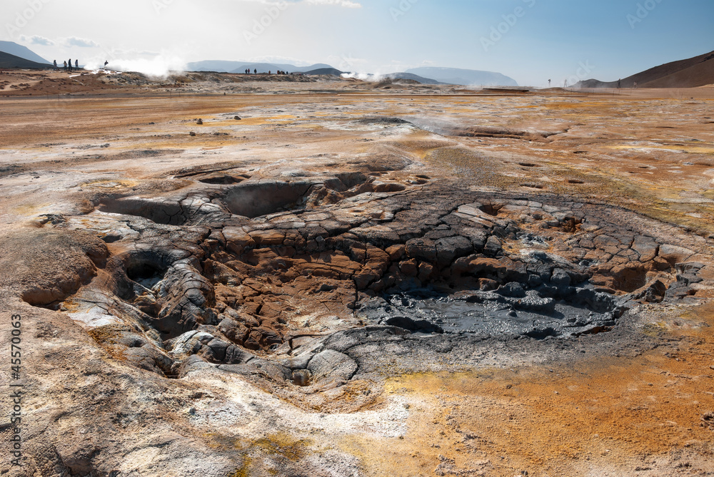 fumarole con pozza di fango bollente a Namafjall in Islanda Stock Photo ...