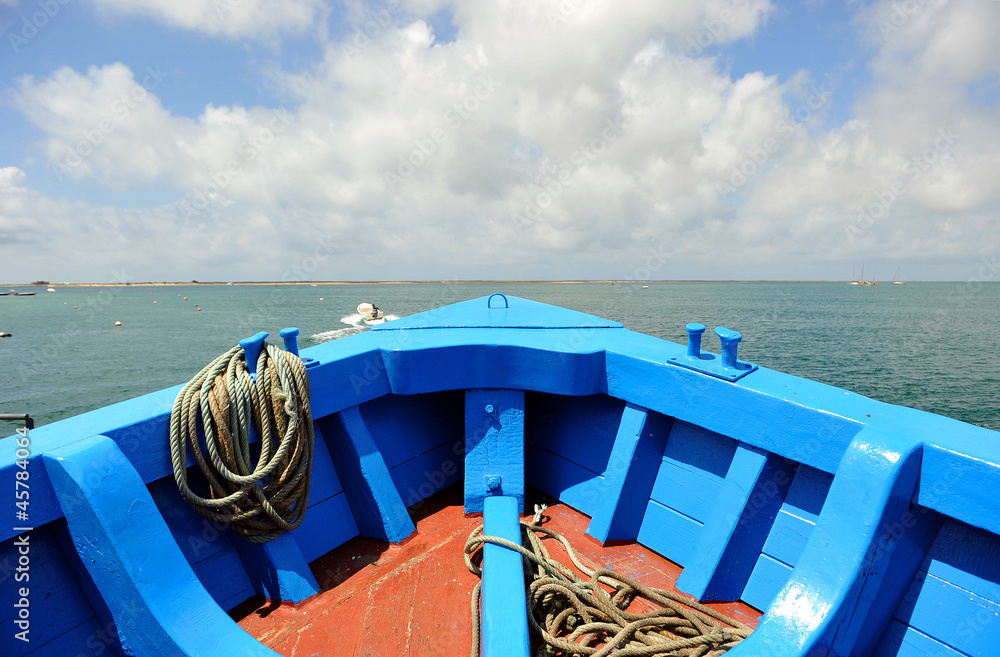 Proa de un barco de madera foto de Stock | Adobe Stock