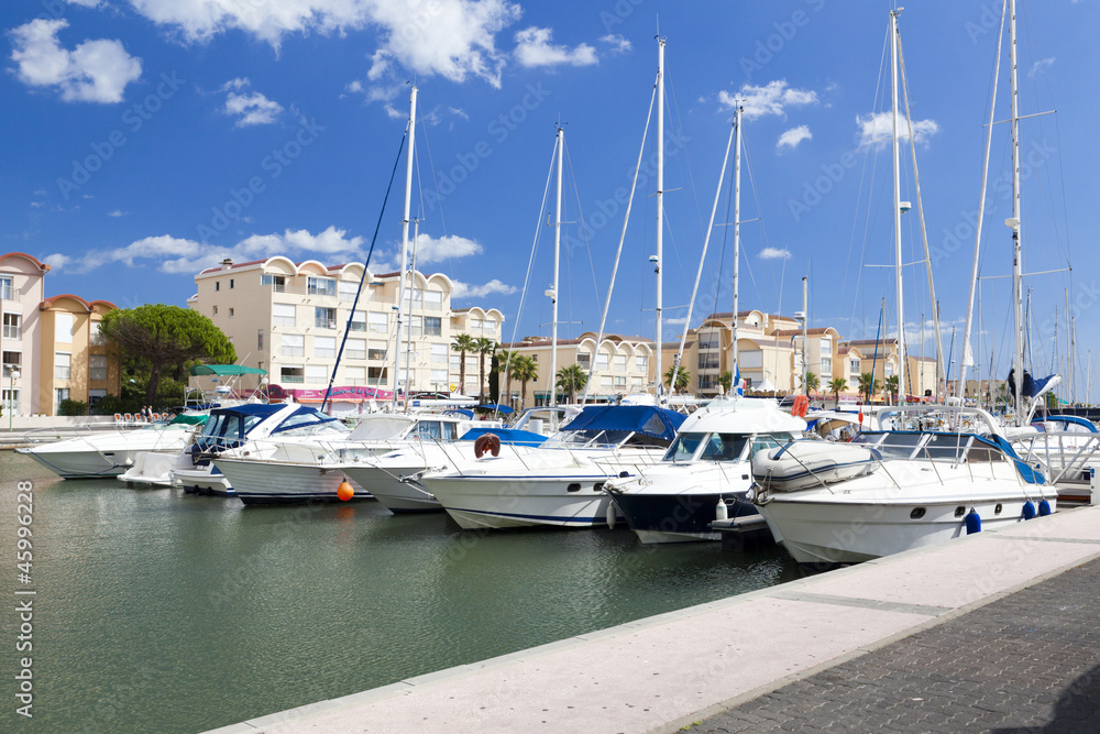 Moderne Segelboote in Gruissan - Modern sailboats in Gruissan Stock ...