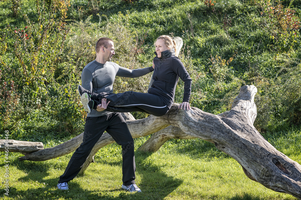 Manual Resistance Übung im Freinen - Paarübung mit Trainer Stock-Foto ...