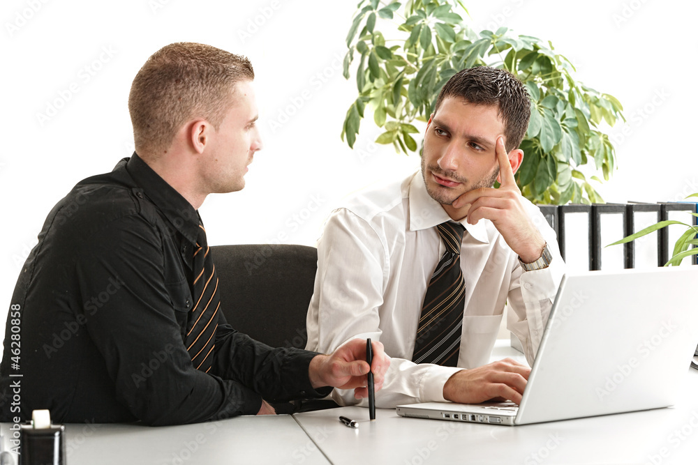 Geschäftliche Besprechung am Arbeitsplatz Stock Photo | Adobe Stock