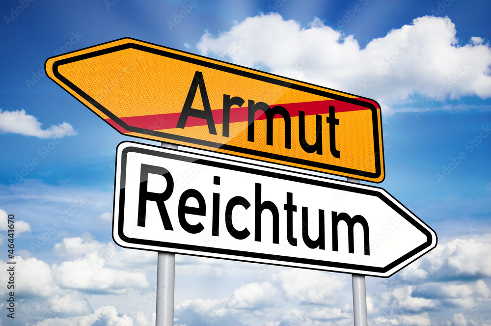 Wegweiser mit Armut und Reichtum Stock Photo | Adobe Stock