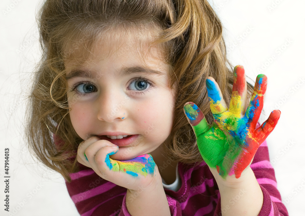 niña preescolar saludando hola / adiós Stock Photo | Adobe Stock