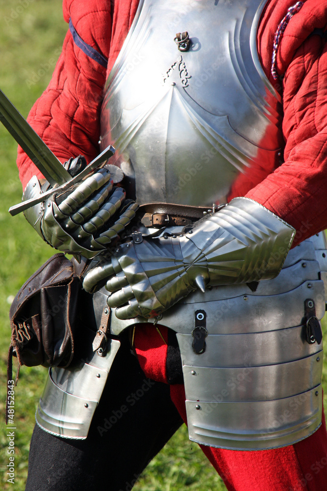 Ritter mit Schwert Stock-Foto | Adobe Stock