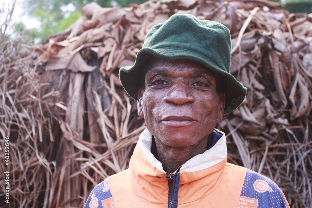 portrait d'homme pygmée Stock Photo | Adobe Stock