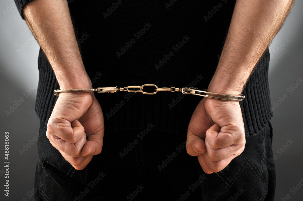 Mann in Handschellen Stock-Foto | Adobe Stock