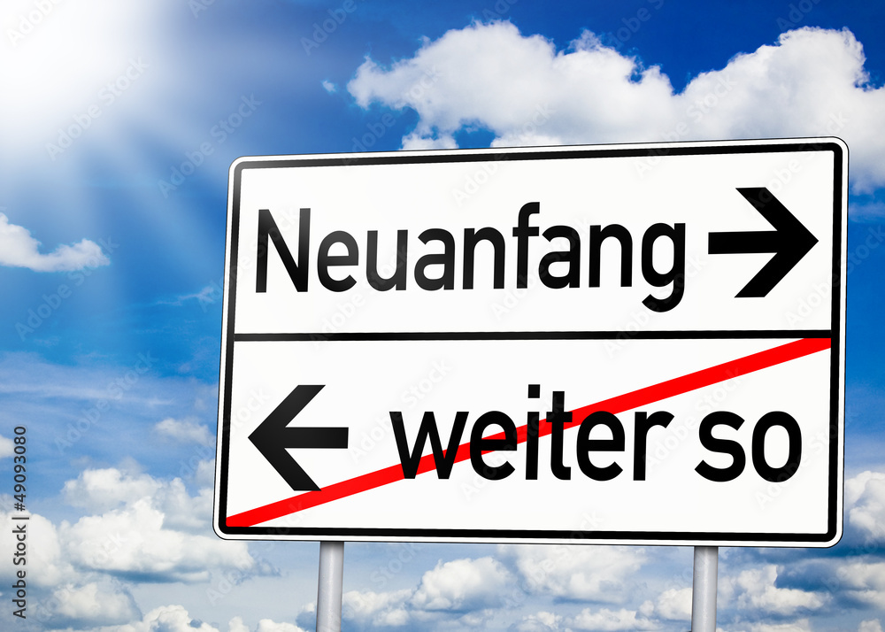Wegweiser mit Neuanfang und weiter so Stock-Foto | Adobe Stock