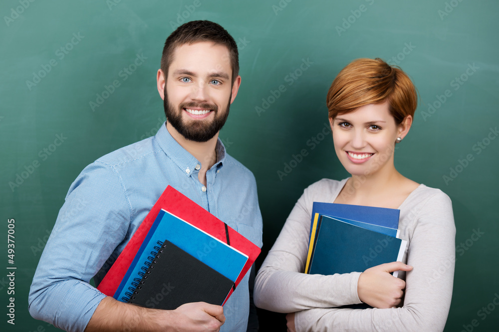 zwei lächelnde studenten mit unterlagen Stock-Foto | Adobe Stock