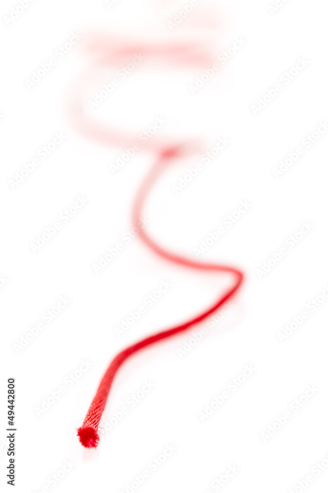 Roter Faden auf weißem Hintergrund Stock Photo | Adobe Stock