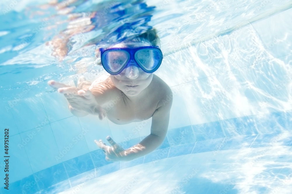 young child swimming underwater in pool Stock Photo | Adobe Stock