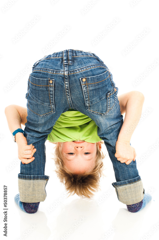 Kind schaut durch seine Beine -Child looking through his legs Stock ...
