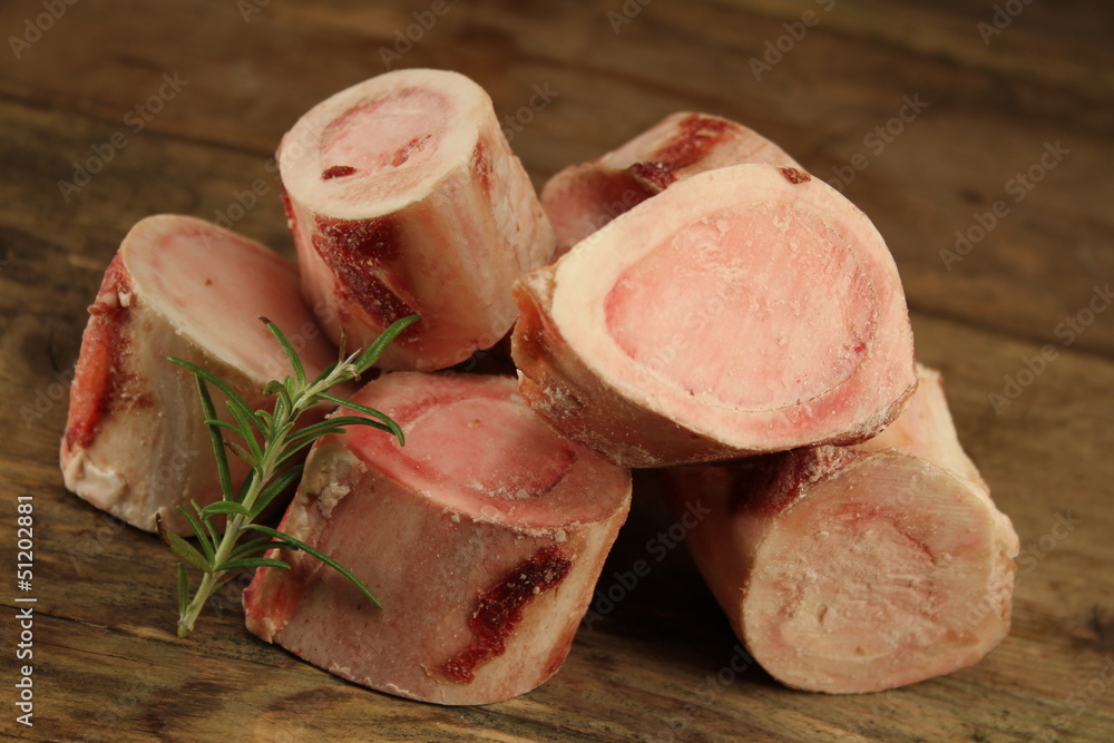 Markknochen vom Schwein - roh Stock-Foto | Adobe Stock