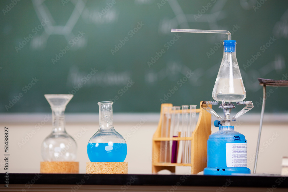 versuchsaufbau chemie Stock-Foto | Adobe Stock