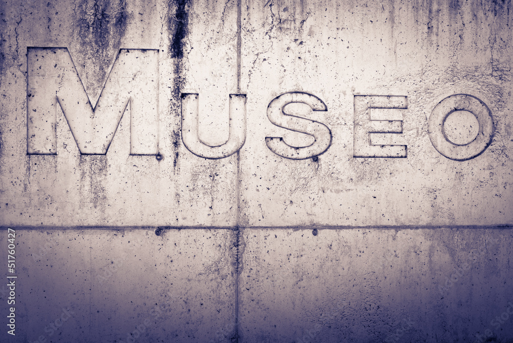 Palabra museo sobre pared de cemento Stock Photo | Adobe Stock