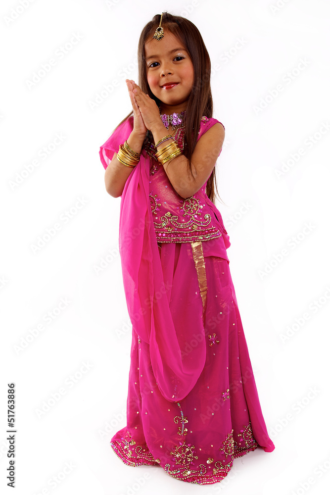 enfant en sari traditionnelle hindou Photos | Adobe Stock