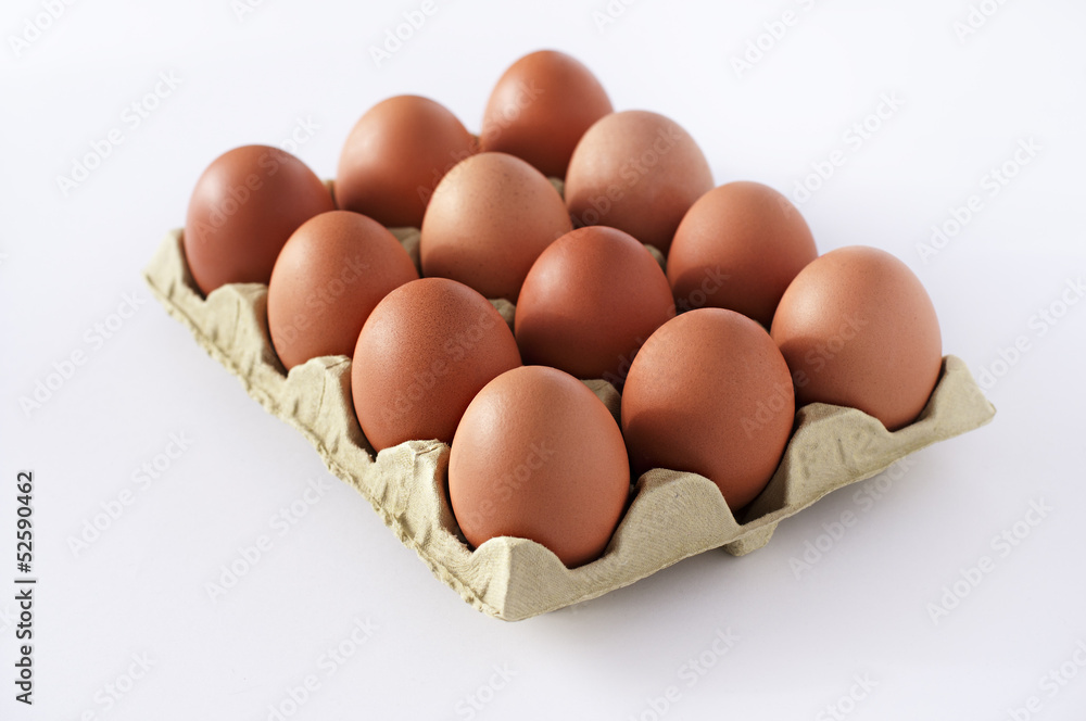 Docena de huevos fondo blanco Stock Photo | Adobe Stock