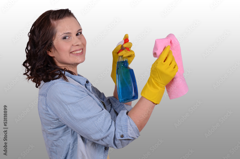 frau beim putzen Stock-Foto | Adobe Stock