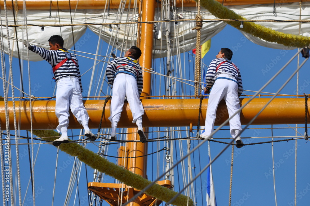Marins sur le mât d'un voilier Stock Photo | Adobe Stock