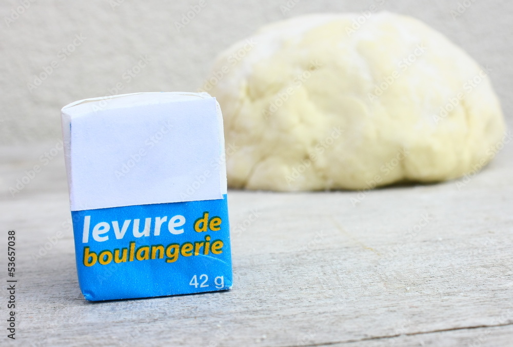 cube de levure et pâte à pain Stock Photo | Adobe Stock