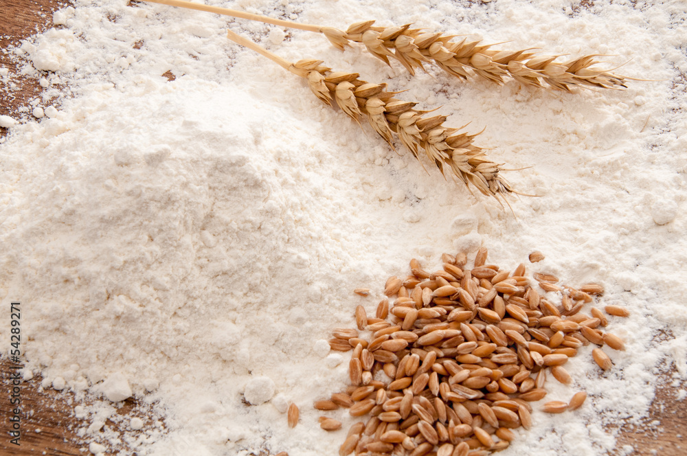 Weizen - Mehl, Körner und Ähren Stock-Foto | Adobe Stock